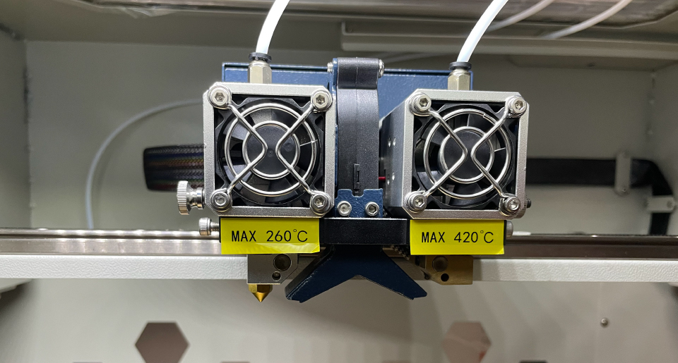 CreatBot F430 - 軟質材料やカーボン配合など特殊な材料が使用できる3Dプリンタ